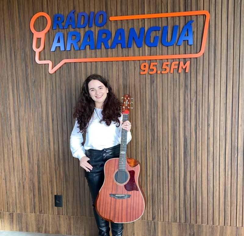 Biomédica e cantora: Monize Monteiro Gomes conta sua história de ...